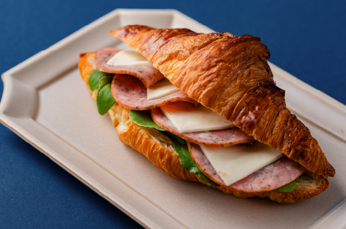 文喫 栄 | BUNKITSU SAKAE | 本屋と喫茶大ホール